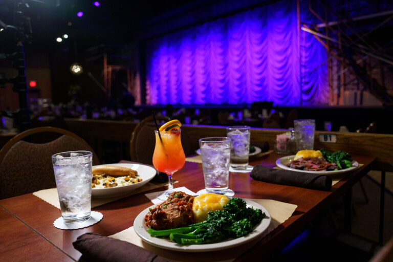 Dutch Apple Dinner Theatre: Dinner And a Show